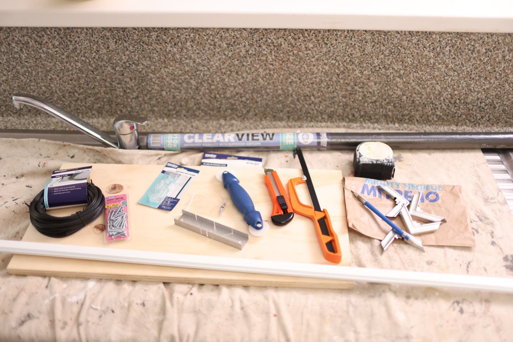 How to repair or replace a flyscreen - Sunshine Mitre 10